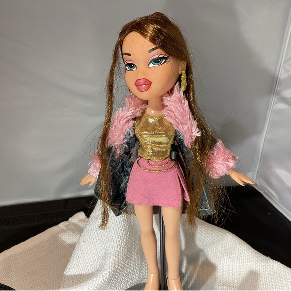 Toys | Vintage Bratz 203 First Edition Funk N Glow Dana | Poshmark